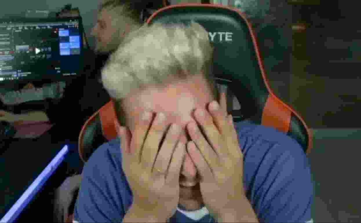 ¡Imperdible! El Kun y Messi cargaron a Coscu por ser de Racing - Todas ...